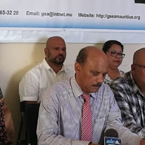 Listen to music albums featuring Radhakrishna Sadien dénonce la lenteur ...