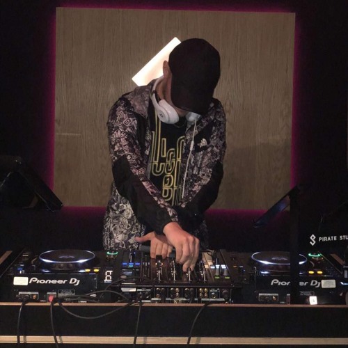 Stream Bizzle v DJ Q by Jacks | Listen online for free on SoundCloud