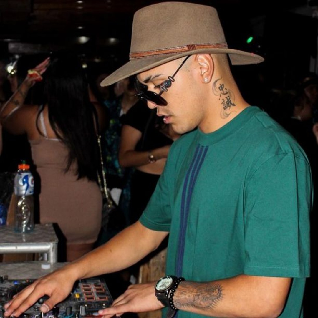 Stream ZANDUNGUEANDO - JORGE TOMAS by Guarachinga | Listen online for ...