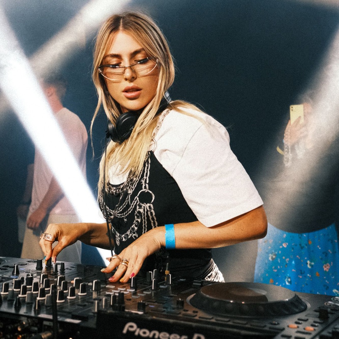 Stream EMMA B | Listen to Emma B - Podcasts & DJ Mixes playlist online ...
