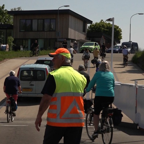 Stream Verslaggever Esther Hendriks nam een kijkje op het Lexkesveer by ...