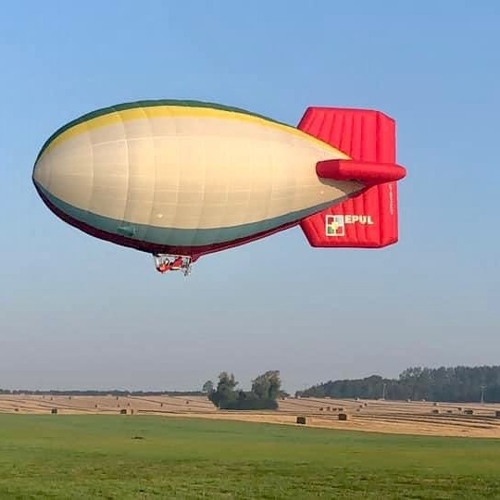 Stream BBC 3 Counties radio - Airship interview with Elaine Midgley and ...