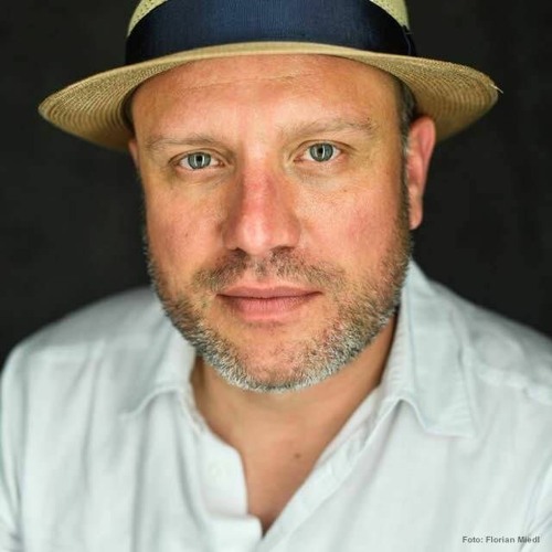 Stream episode Philipp Riedel - Musik Genie aus dem Fichtelgebirge by ...