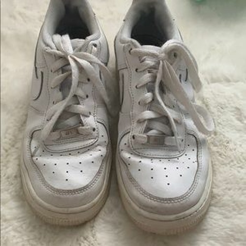 Stream White B [prod. Frozy X Lodoni X Apollo] by 9T6 | Listen online ...