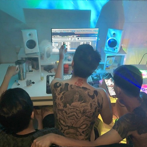 Listen to music albums featuring BA CHÚ BÉ 2024 - BÉ BIN x BÉ ĐEN x DÂU LUCKY by DÂU LUCKY ...