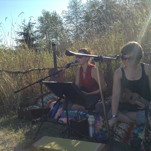 Stream Visoko Drvo Lad Nema (The Tall Tree Has No Shade) by Anne ...