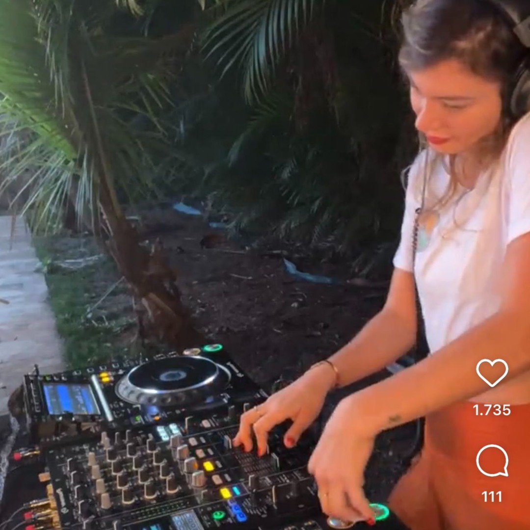 Stream Fernanda Pistelli - Livestream: Full Moon Sessions by Fernanda ...