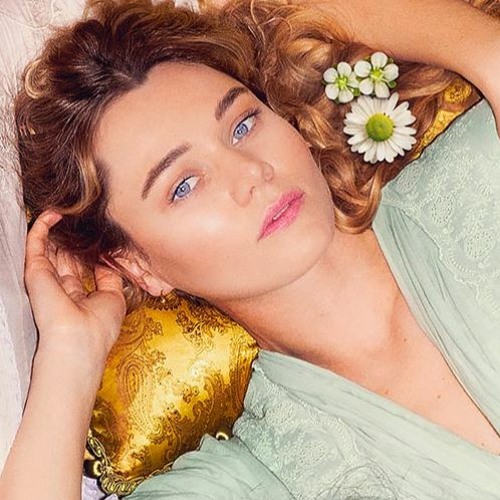 Stream SYNCHRON - The Buccaneers - Rolle: Jinny St. George (Imogen ...