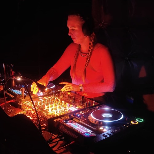 Stream EMMA X / CLOSING @ FUNDBUREAU / VOYAGE RAVE by EMMA X | Listen ...