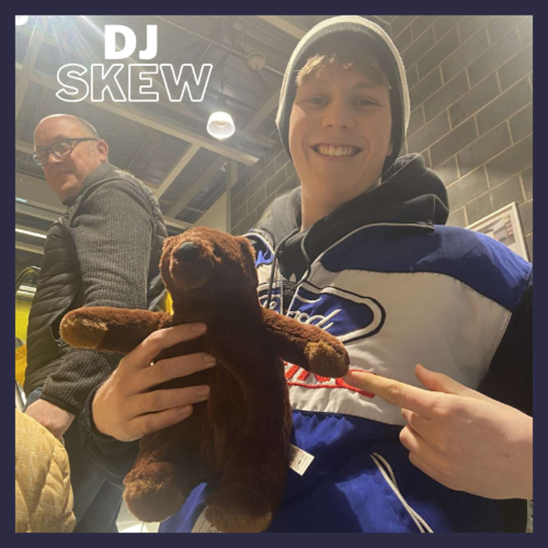 Stream Trap Queen - DJ Skew Bootleg by DJ Skew | Listen online for free ...