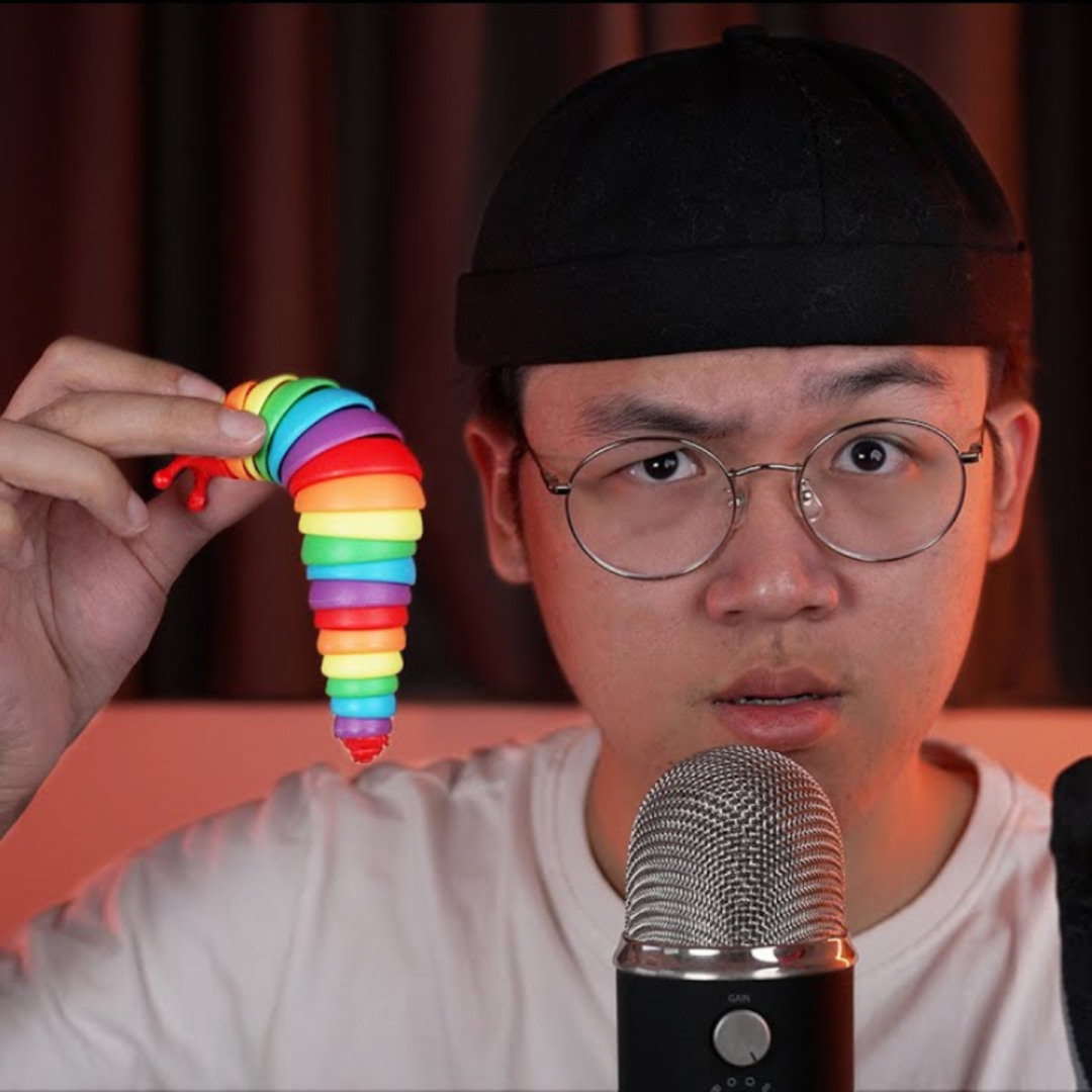 Stream Crinkly Carrot, Mic Brushing by ASMRdB | Listen online for free ...