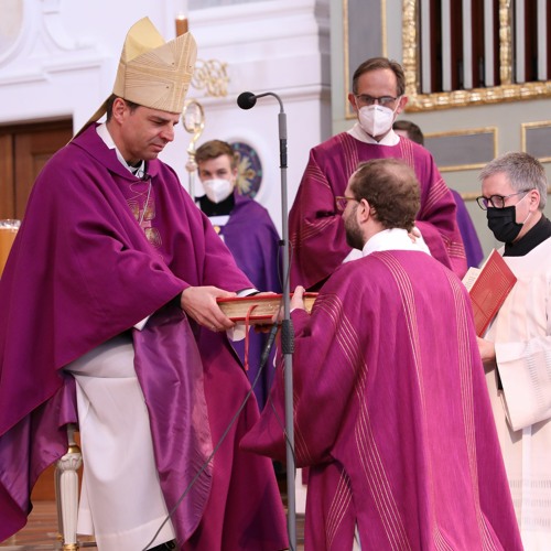 Stream Diakonenweihe in Altötting - Predigt von Bischof Oster by Bistum ...