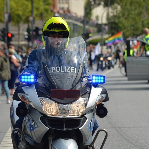 Stream episode LGBTQ+-Ansprechpersonen bei der Polizei by Radio Q podcast | Listen online for ...