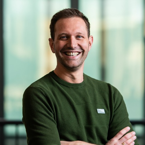 Stream Terugblikken op 15 jaar Groot Nieuws Radio met directeur Wilfred ...