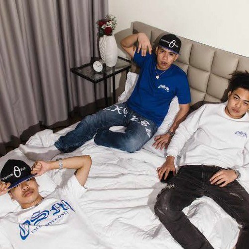 Stream Snowflakes - Gee exclusive by MackyDevs | Listen online for free ...