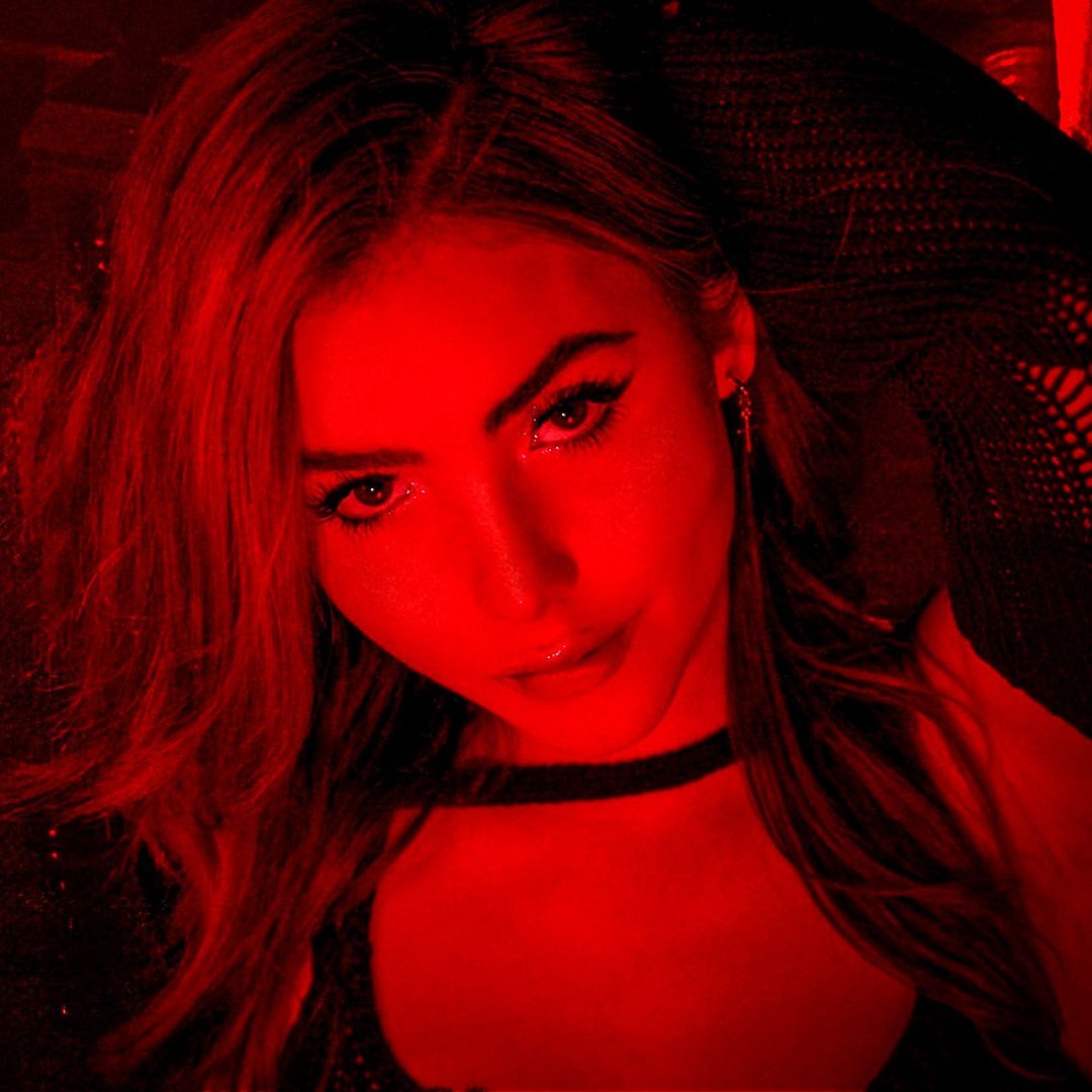 Stream QUEEN'S GAMBIT (FT. BISKUWI) by Andrea Botez | Listen online for ...