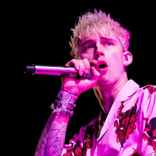 Stream Machine Gun Kelly gives emotional performance of 'Lonely' Live ...