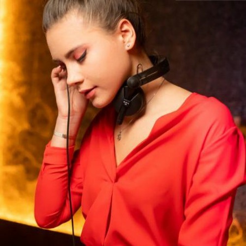 Stream Капітальний діджей: Dj Nika Shine by Радіо KYIV FM | Listen ...
