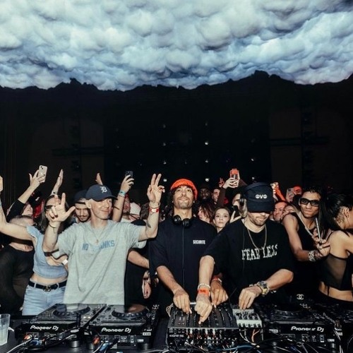 Listen to playlists featuring Justin Bieber - Beauty And A Beat X Out ...