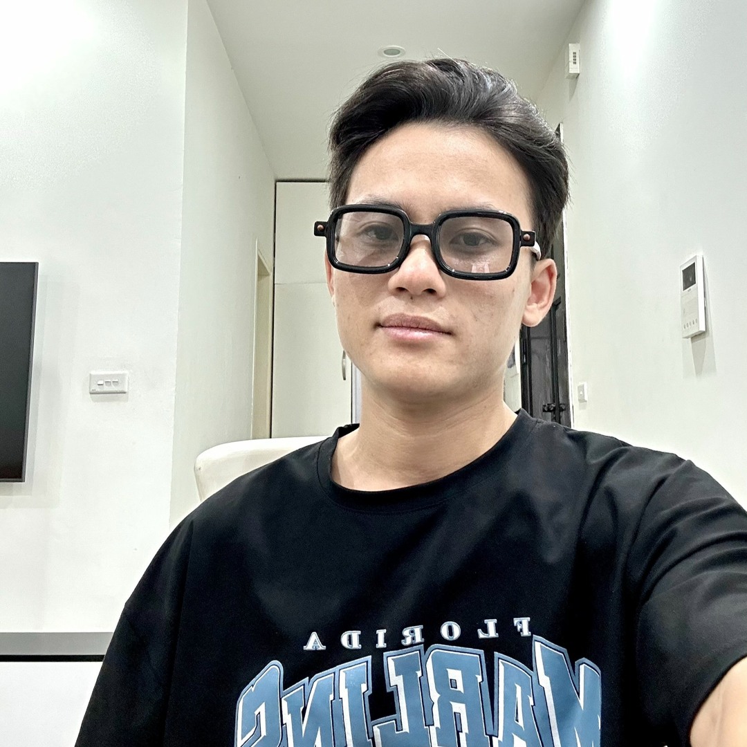 Stream Lúc Em Cần Anh Ở Đâu - TuEmm remix by TuEmm | Listen online for ...