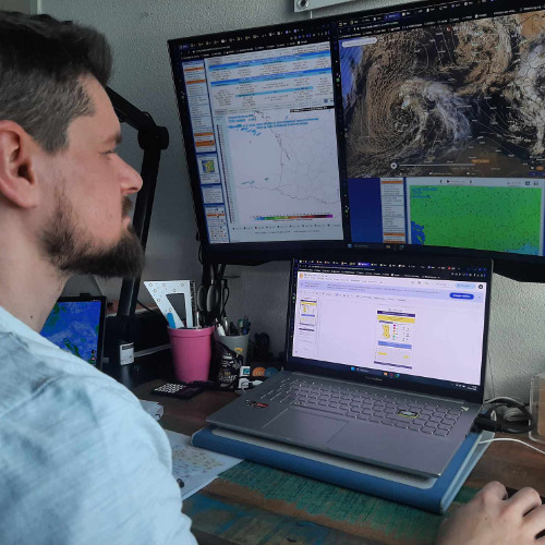 Stream Radio Gâtine | Listen to Grand Format - Mars 2025 - Aléas météos ...