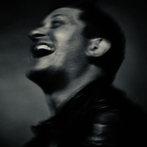 red - Listen to music