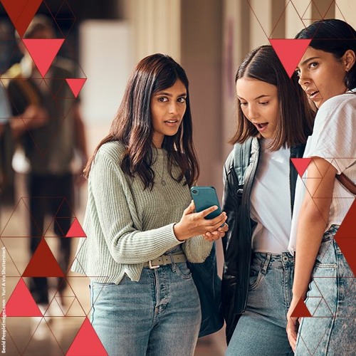 Stream Telefoons de school uit: betutteling of broodnodig? | Roshan ...