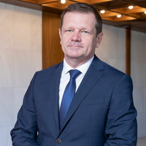 Stream Peter Kmec: Sme v úvodnej fáze novej studenej vojny by TREND.sk | Listen online for free ...