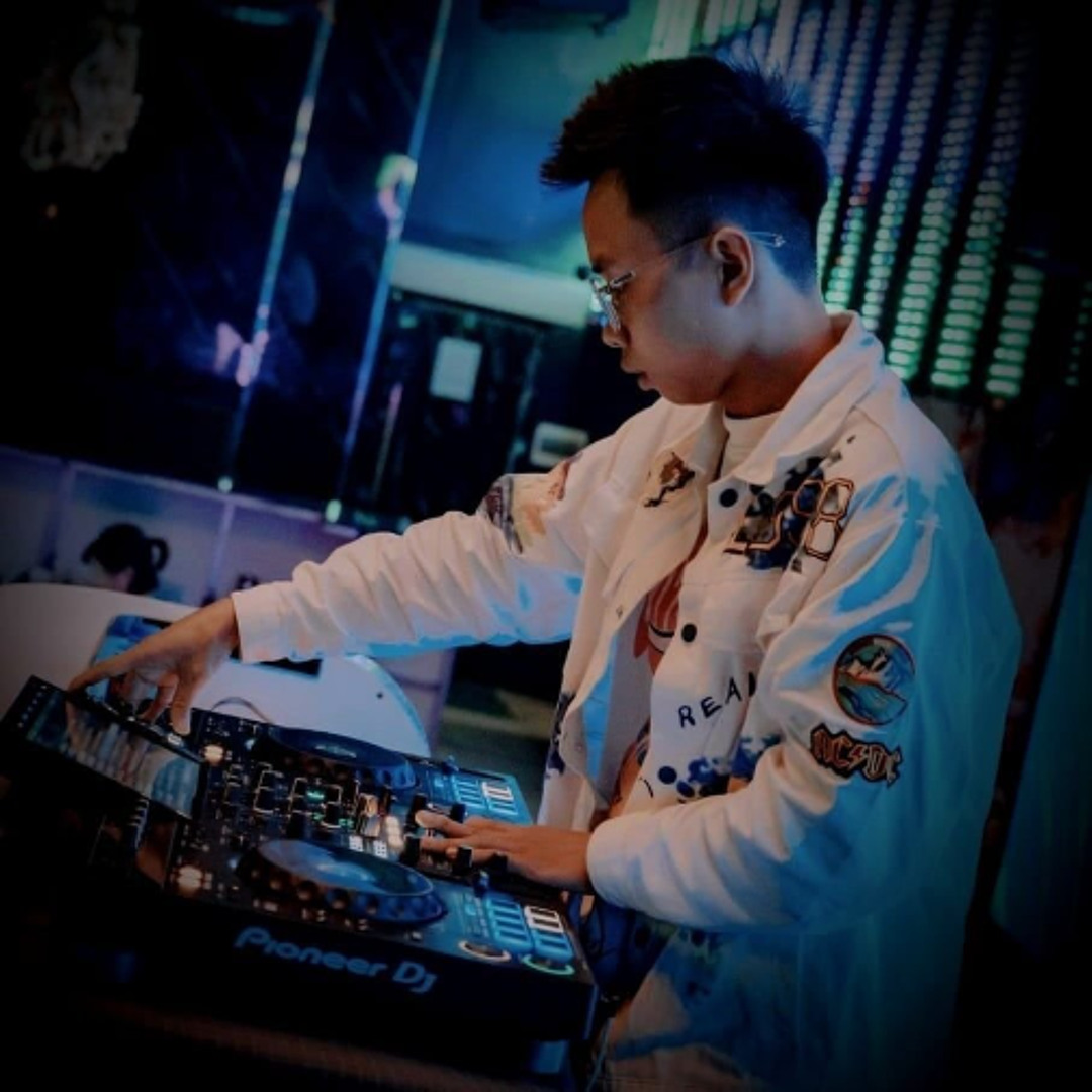 Stream CON MUA BANG GIA x HUNII RMX FULL by HUNII | Listen online for ...