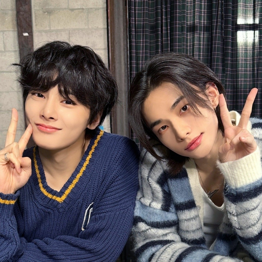 Stream 현진 hyunjin 아이엔 i.n (서공예즈) - 살랑살랑 salang-salang 'sway sway' [투키즈쇼 ...