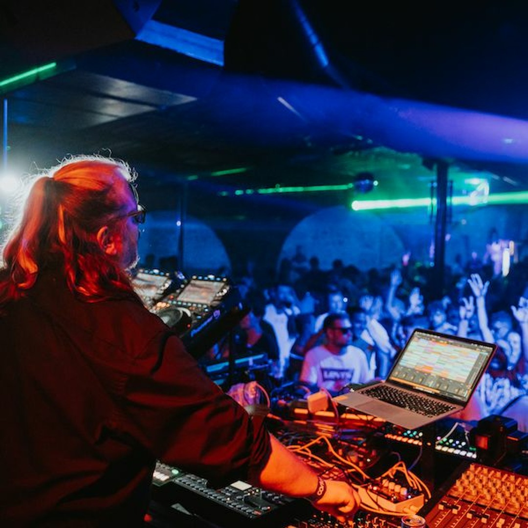 Stream Awesome Soundwave Live [with Robert Babicz Live at Club Renate ...