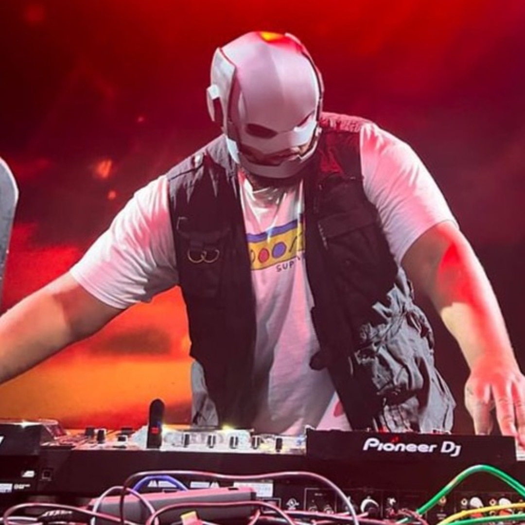 Stream MIKESH!FT LIVE @ BLACK LODGE (MEMPHIS, TN) by MIKESH!FT | Listen ...