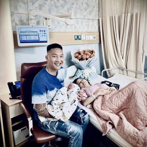 Stream DI GIUA TROI RUC RO 2024 - LE HIEU FIX.mp3 by Nguyên Bộ | Listen ...