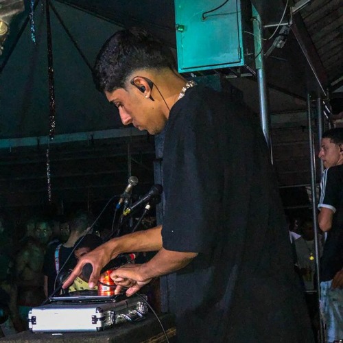 Stream #É NO SOM DA BATIDA DO TAMBOR XRC DO QUARTO PRA SALA ...