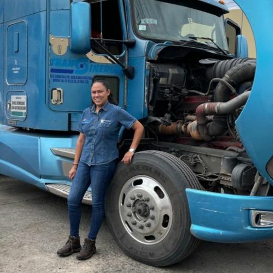 Stream episode Mantenimiento y rescates carreteros con Fernanda Aceves ...