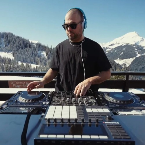 Stream TECH HOUSE DJ MIX | JERRY WALLIS | Top of Châtel ski ressort ...