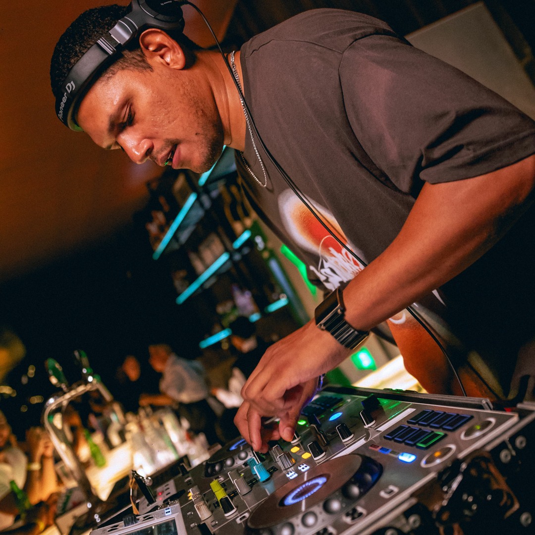 Stream Alisson Muniz Warm Up Reopening @Balacoolbar [05/04/24] by DJ ALISSON MUNIZ | Listen ...