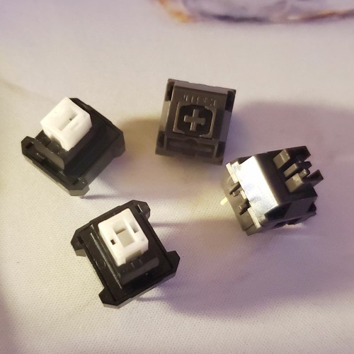 Stream episode Loose Switches (NovelKeys Cream Clickie vs. Alps SKCP ...