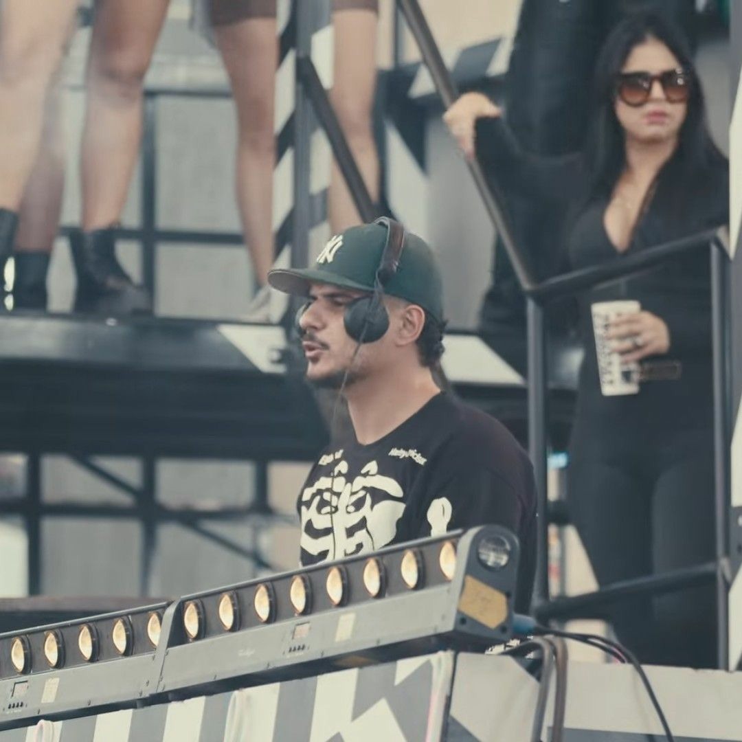 Stream Vintage Culture _ VNTG is a Festival - Thunder Machine Stage ...