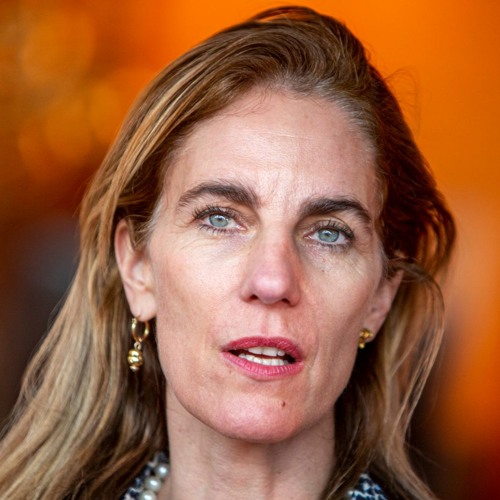 Stream Entrevista Adela Dubra by Casa de Radios | Listen online for ...