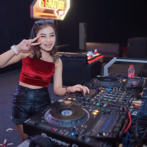 Stream DJ APRIL MIXTAPE BOOTY by DJ APRIL | Listen online for free on ...