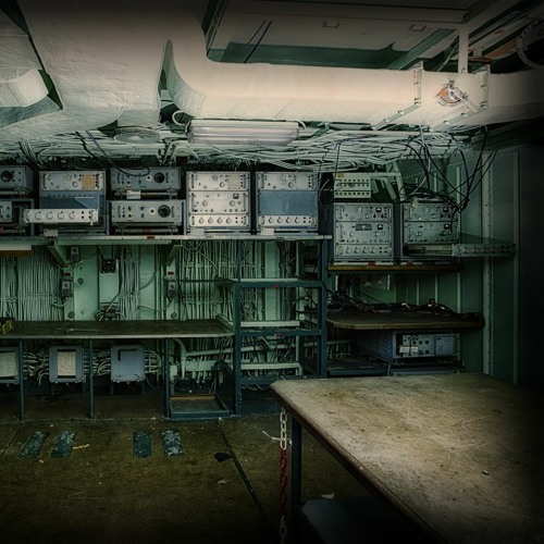 Stream everyday (04-15-22) abandoned ship server room by standingwave ...