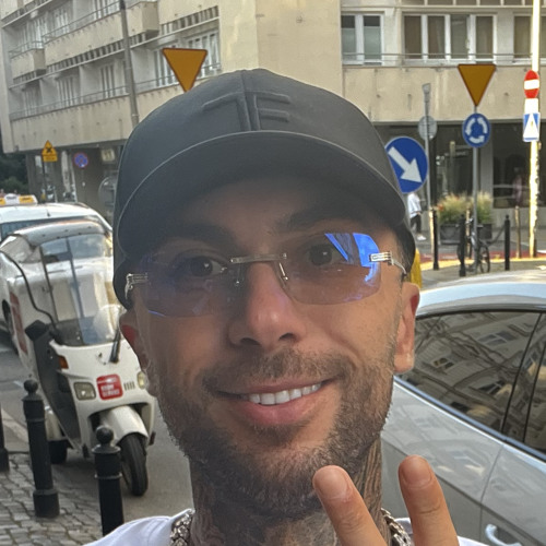 Stream Wiktor Dąbrowski | Listen to Podobne utwory: Malik montana- Służba celna kontrola Snippet ...