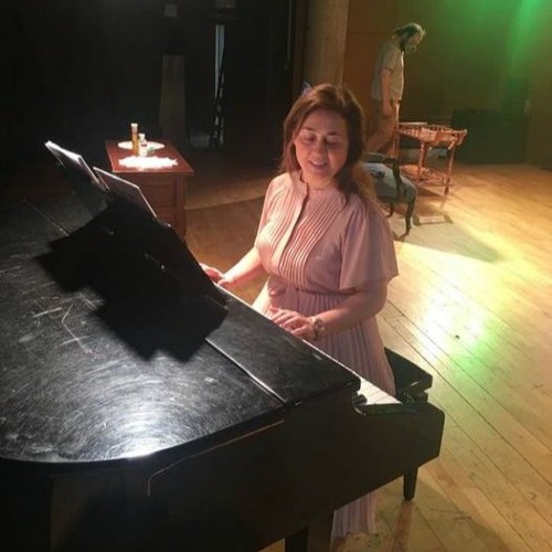 Stream La actriz Mariana Achim y su papel en la obra de teatro ...