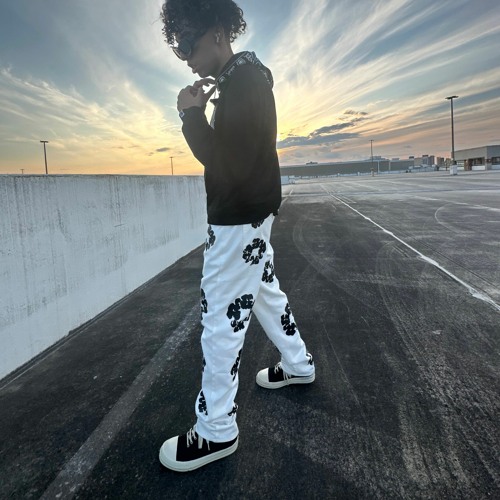 Stream moving on (prod. noevdv) by Kewiy | Listen online for free on ...