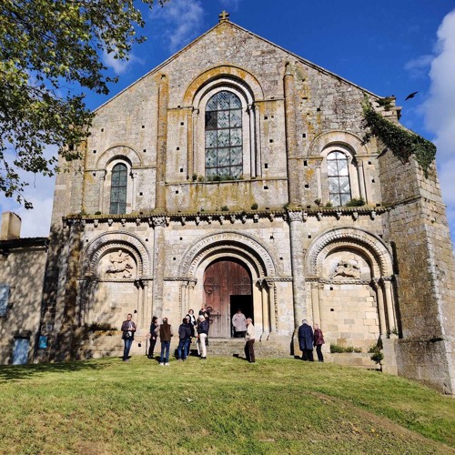 Stream Grâce aux habitants du quartier, l’Eglise Saint Pierre de ...