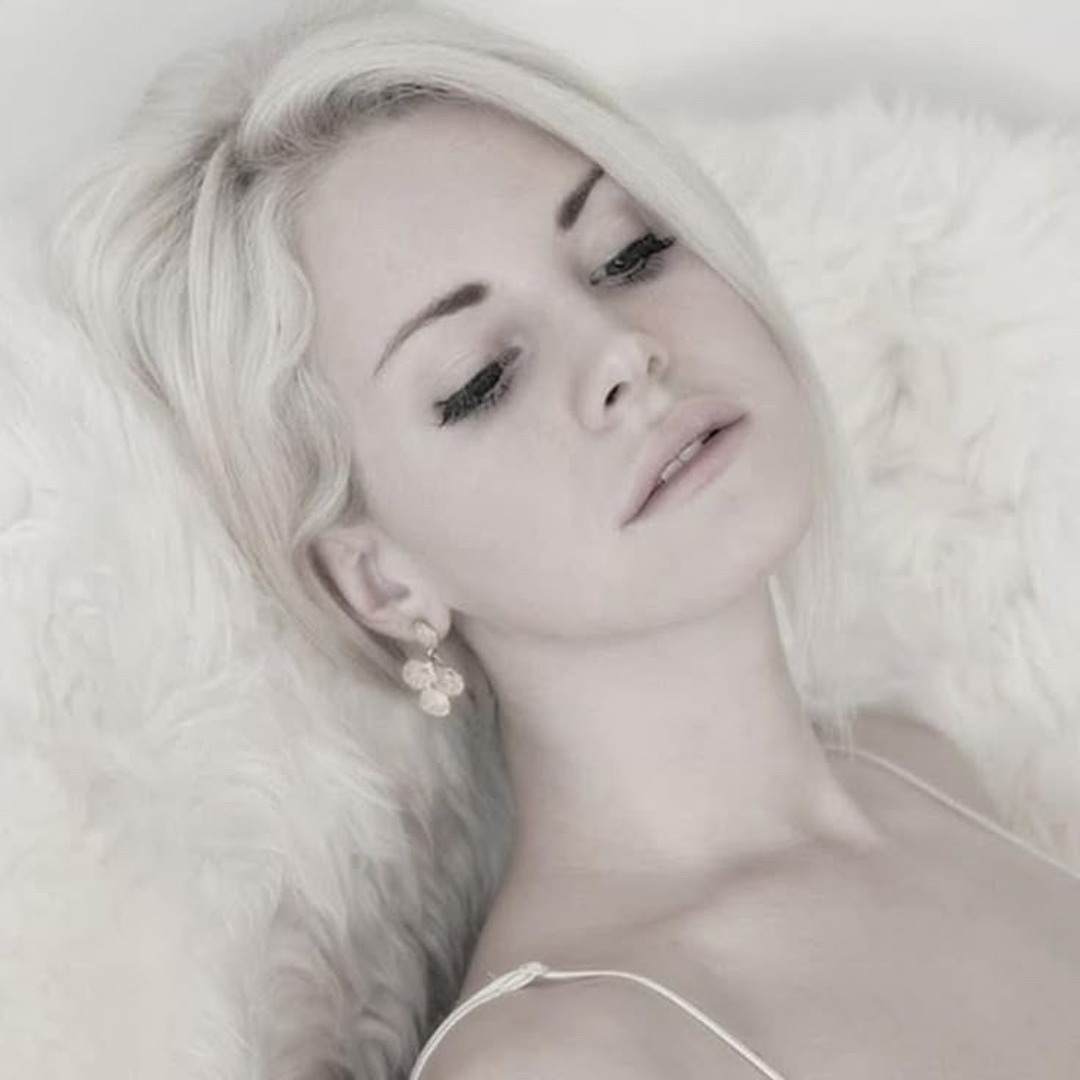 Stream Meet Me In The Pale Moonlight by yourlittledairyqueen | Listen ...