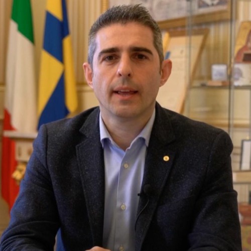 Stream Intervista a Federico Pizzarotti - RadioRadicale by Carlo ...