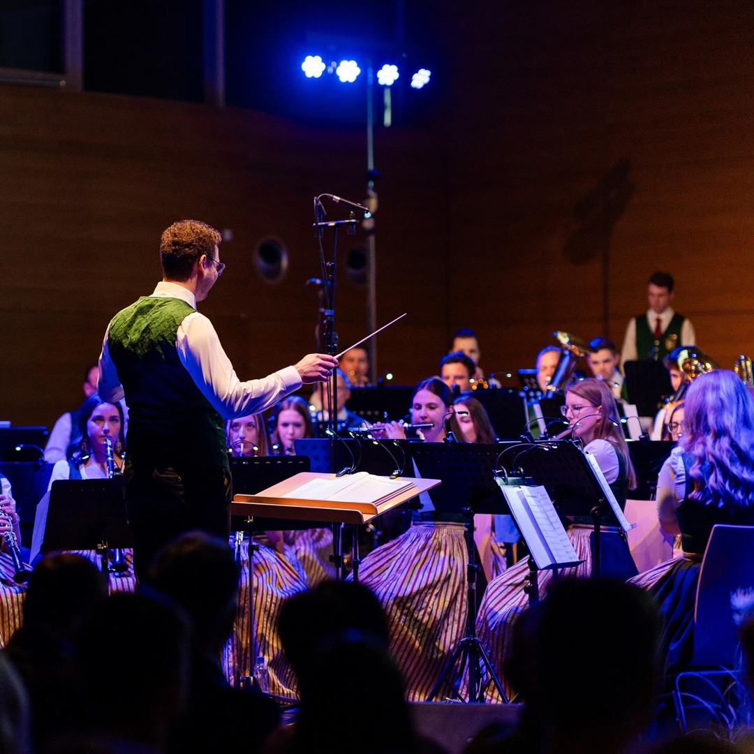 Stream Coldplay in Symphony: A Sky Full of Stars / Clocks / The Scientist / Viva la Vida by ...