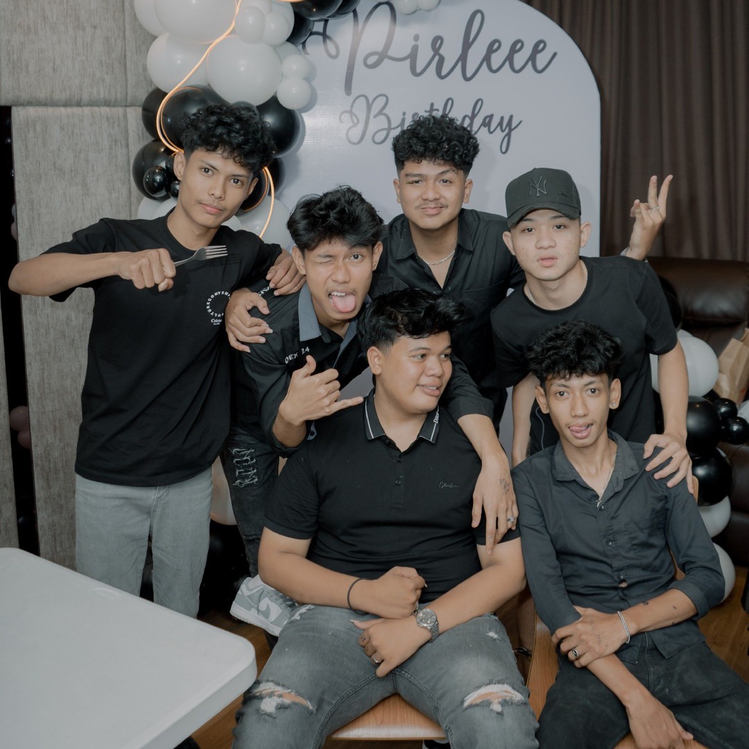Stream JELAS BEDALA DI SINI MAKAN BARENG KAWAN, DI SANA KAWAN MAKAN ...
